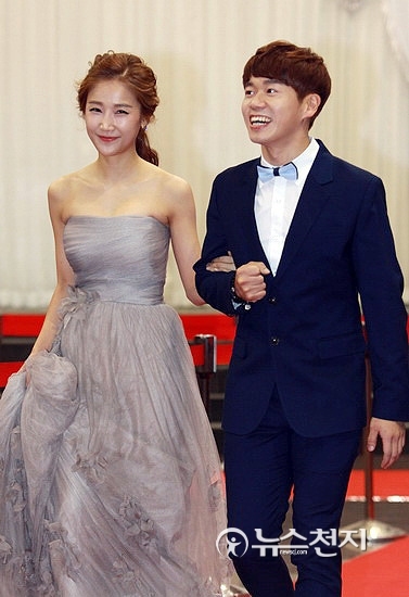 [포토] ‘2014 KBS 연예대상’ 박소영·김대성 ‘우아하게 입장’