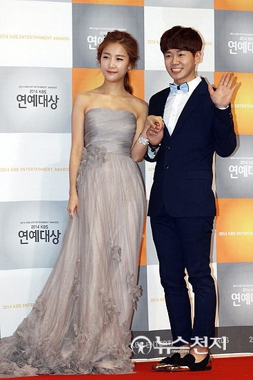 [포토] ‘2014 KBS 연예대상’ 박소영·김대성 ‘우아하게 입장’