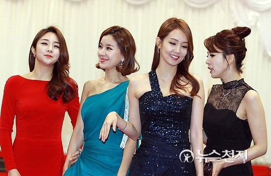 [포토] ‘2014 KBS 연예대상’ 입장하는 아나운서 4인방 ‘화려한 드레스 자태’