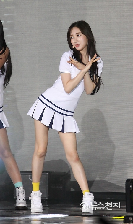 [포토] ‘2015 DMZ 평화콘서트’ AOA 민아 ‘사랑스러운 포즈’