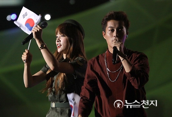 [포토] ‘2015 DMZ 평화콘서트’ 비스트·EXID, ‘태극기 휘날리며~’
