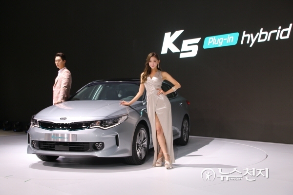 [부산모터쇼] 기아차 친환경 ‘K5 PHEV’와 ‘K7 HEV’