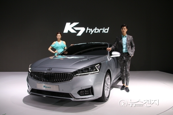 [부산모터쇼] 기아차 친환경 ‘K5 PHEV’와 ‘K7 HEV’