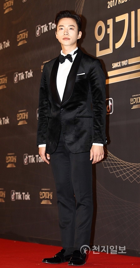 [포토] ‘2017 KBS 연기대상’ 준호 ‘눈에 힘주고’