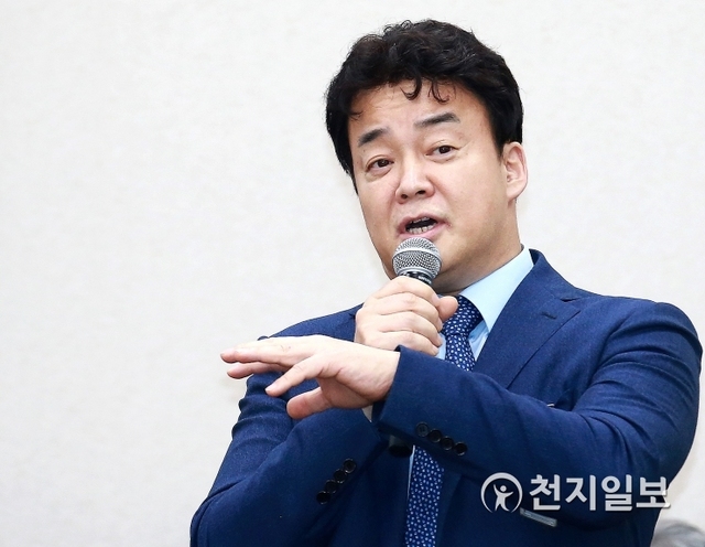 [2018국감] 국정감사 출석한 백종원… “매장 너무 많다, 창업 장벽 높여야”