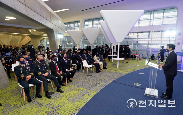 [천지포토] 인사말하는 최종문