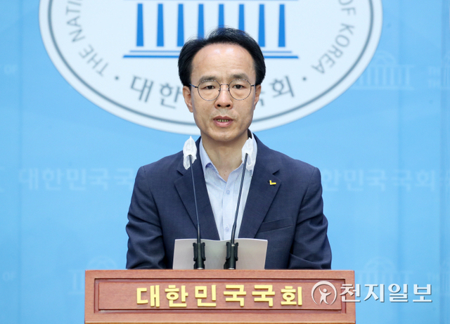 [천지포토] ‘강민진 성폭력 의혹 기자회견하는 정의당 이동영 수석대변인