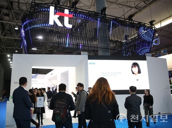 [MWC23] ‘음식 상태 유지 최적’ KT 냉·온장 배송로봇 ‘눈길’