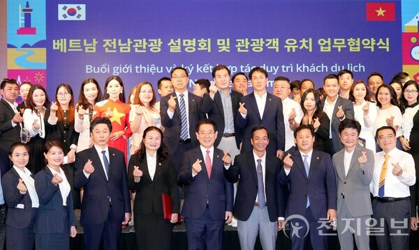 김영록 전남지사, 베트남 나트랑 현지서 관광 설명 협약