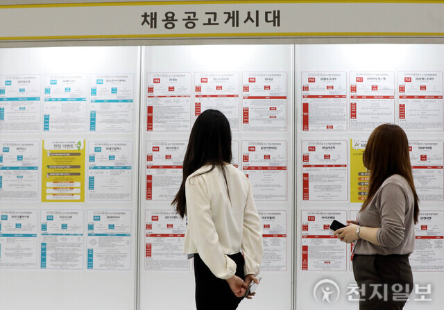 3월 취업자 46만 9천명 늘어… 60세 이상 빼면 7만 8천명 줄어