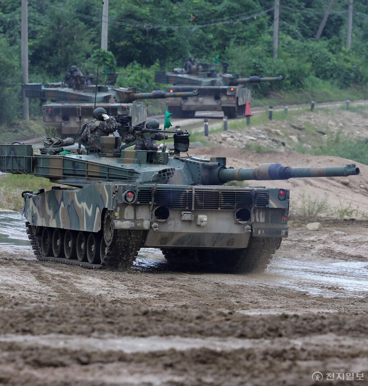 [포토] ‘기동·화력지원 훈련하는 K1A2’