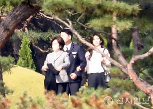 [포토] ‘故 이건희 선대회장 3주기 추모식 참석한 홍라희·이부진