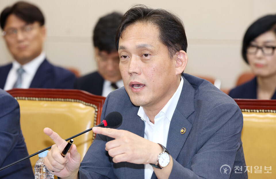 [포토] 김태규 직무대행, 질의 답변