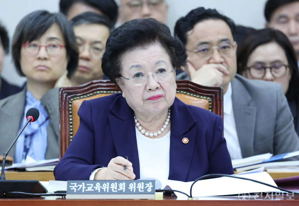 [포토] 질의 듣는 이배용 국가교육위원장