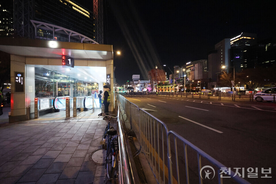 [포토] 국가애도기간 한산한 보신각 일대