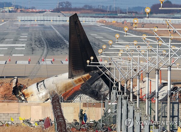 [경제인사이드] 참사로 드러난 韓항공안전 민낯… “공항·LCC 과잉, 앞으로가 더 문제”