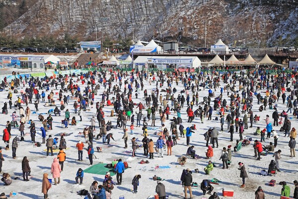 [Local Festival] Hongcheon River Ice Fishing Festival “A Winter Fairy ...