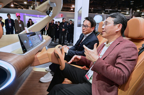 [경제인사이드] 스마트홈에 휴머노이드 로봇까지… CES 2025, AI로 미래를 그리다