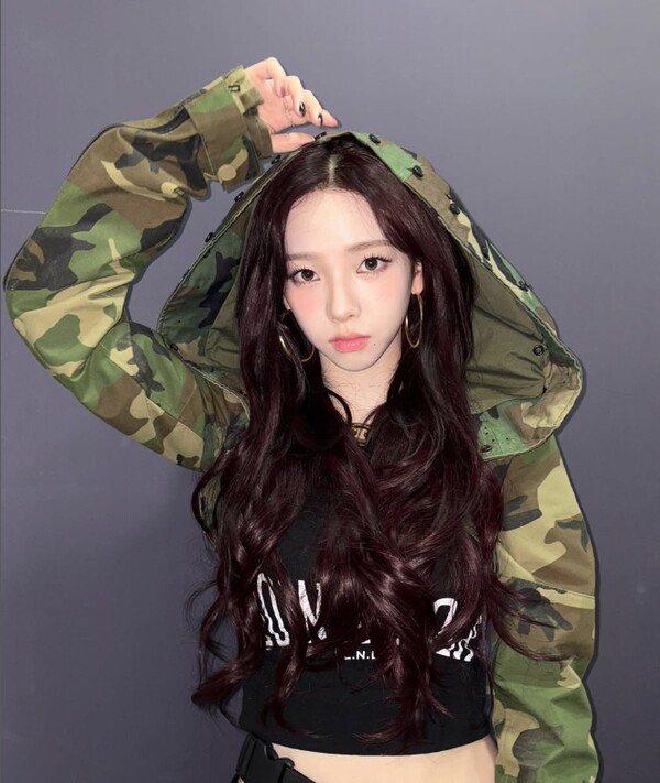 디시트렌드 팬투표 접전 속 카리나 선두···문샤넬·윈터 추격